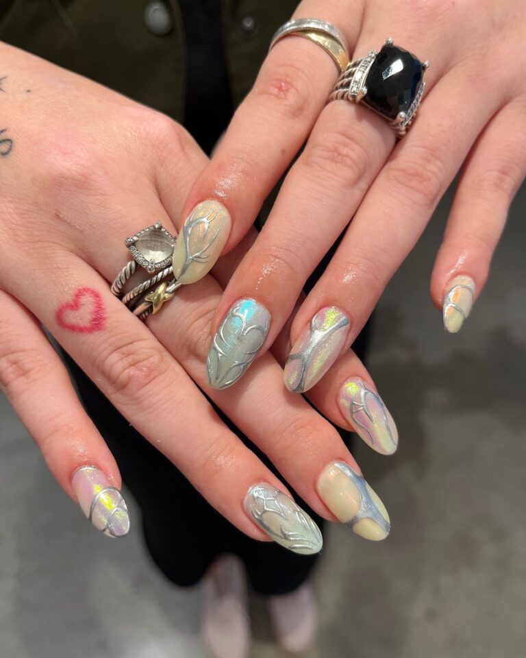 Bibbidi-Bobbidi-Boo This Fairy Nail Art Will Look Splendid On You!