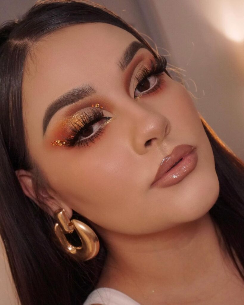 23 Dazzling Ideas For Eye Makeup With Gems