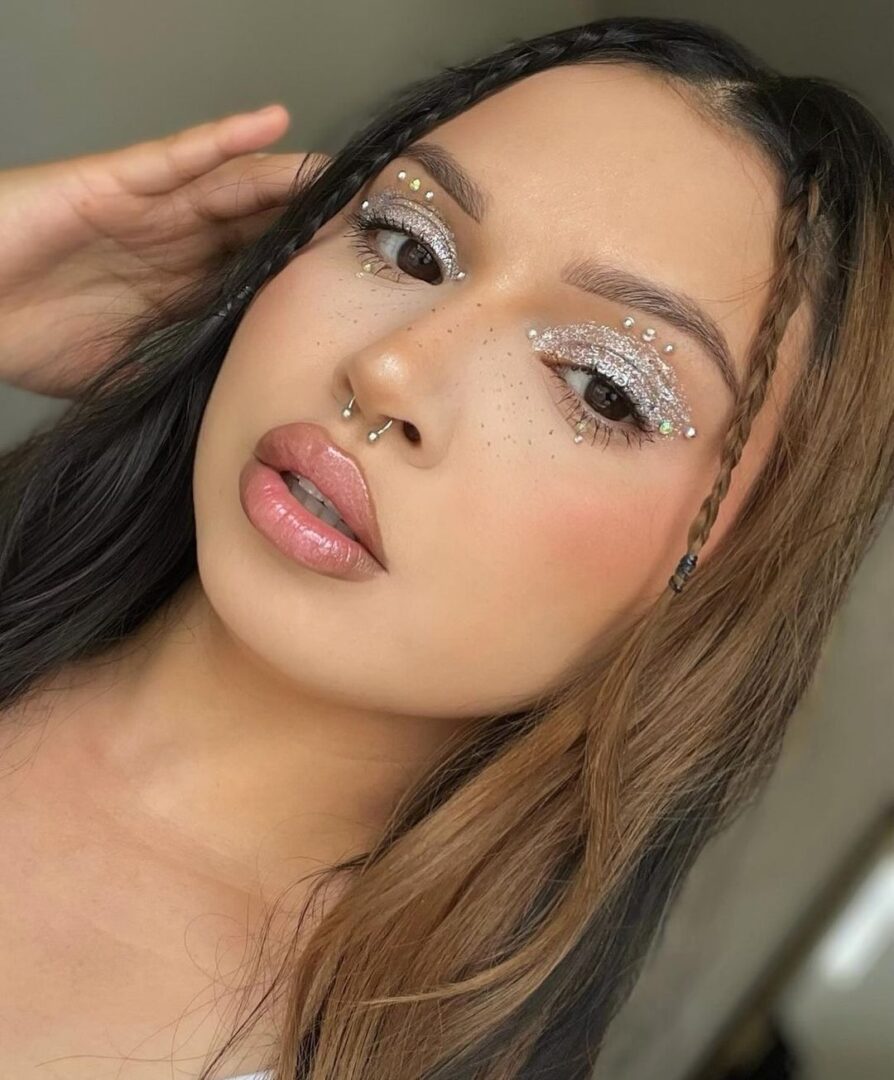 23 Dazzling Ideas For Eye Makeup With Gems