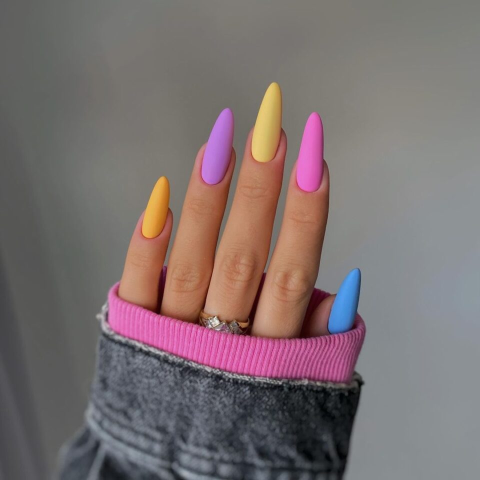 These 22 Trendy Colorful Nails Will Match Every Outfit