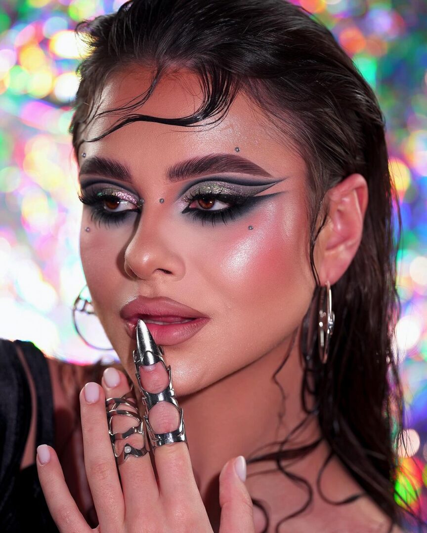 These 20 Unique Makeup Looks Are Worth The Hype
