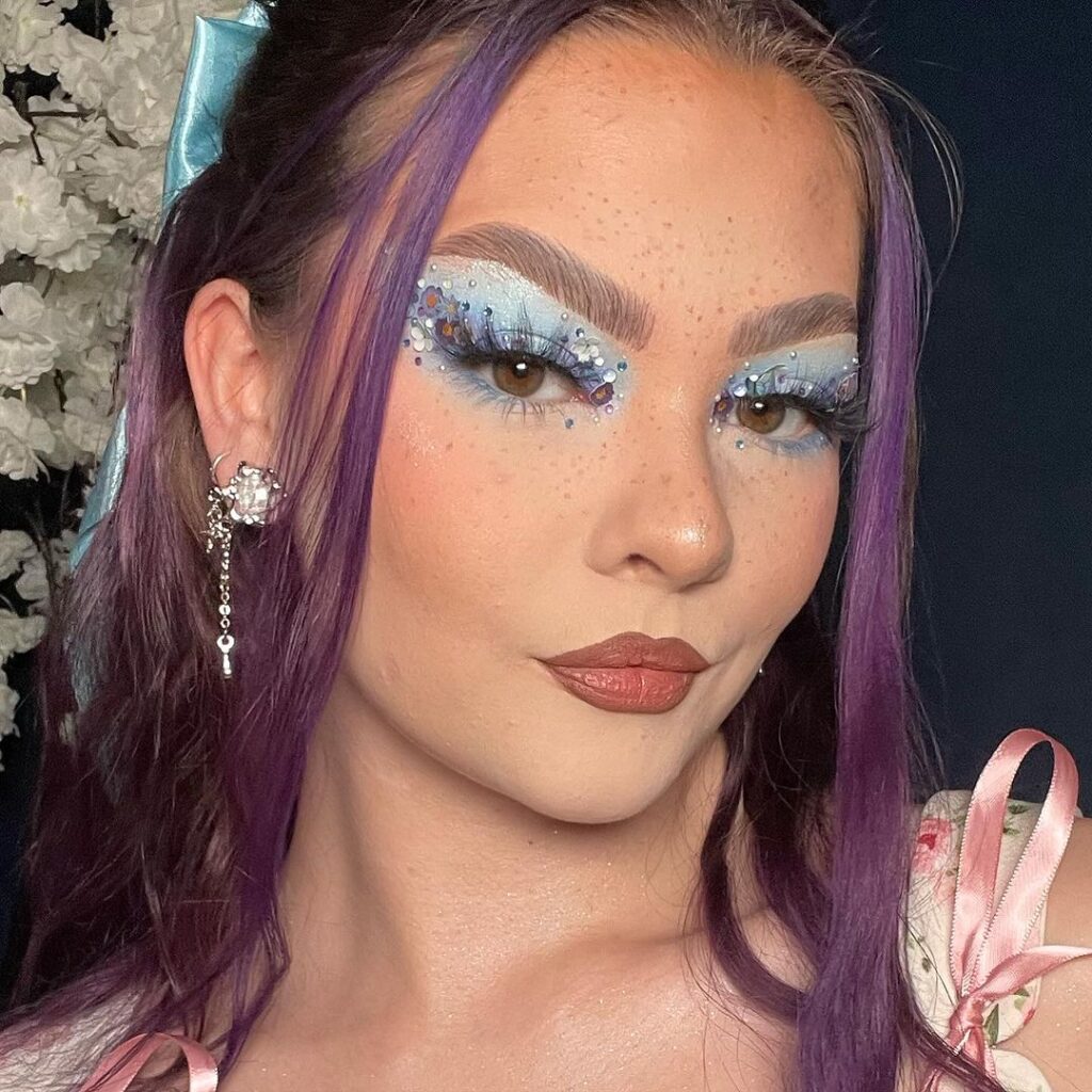 23 Dazzling Ideas For Eye Makeup With Gems