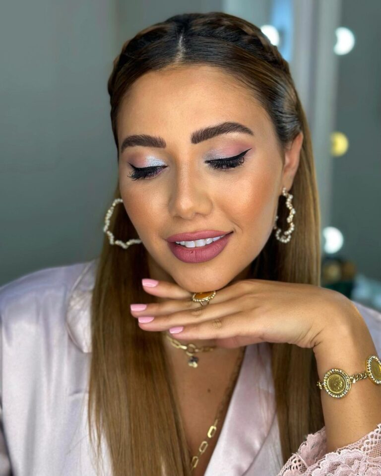 18 Stunning Graduation Makeup Ideas To Go With Your Cap And Gown Glam