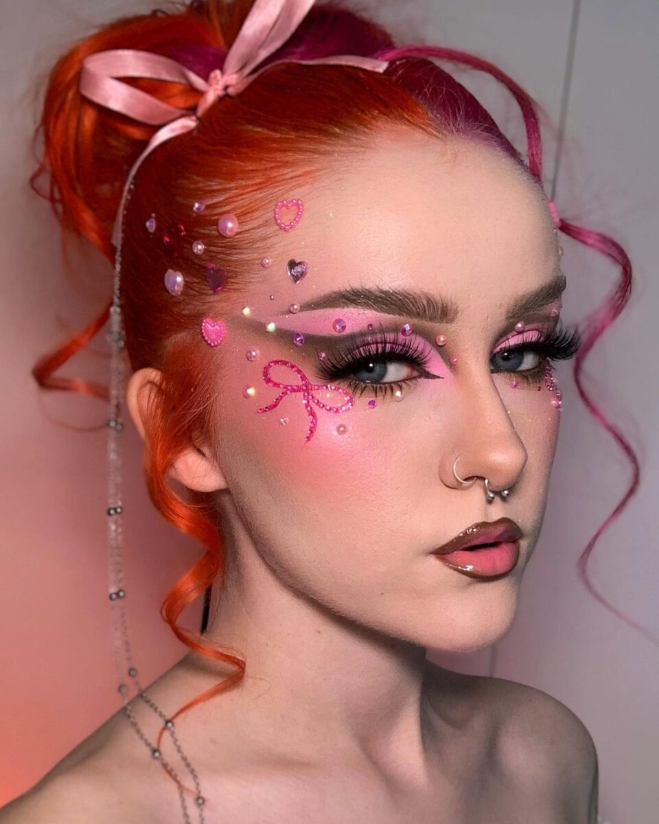 23 Dazzling Ideas For Eye Makeup With Gems