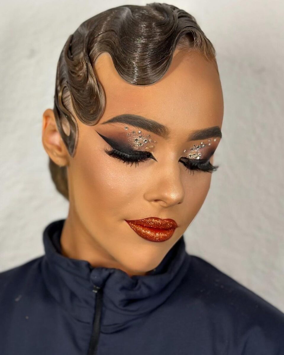 23 Dazzling Ideas For Eye Makeup With Gems