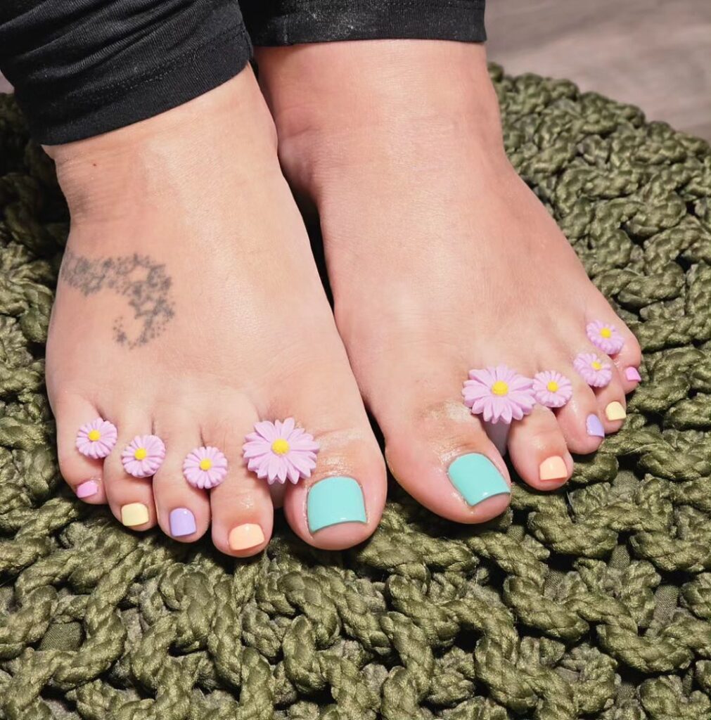 25 Hot Summer Toe Nails Designs Perfect For The Beach!