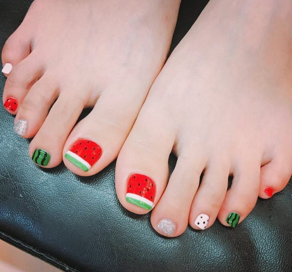 25 Hot Summer Toe Nails Designs Perfect For The Beach!