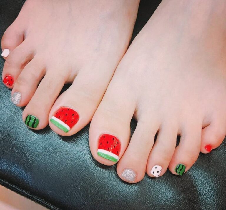 25 Hot Summer Toe Nails Designs Perfect For The Beach!