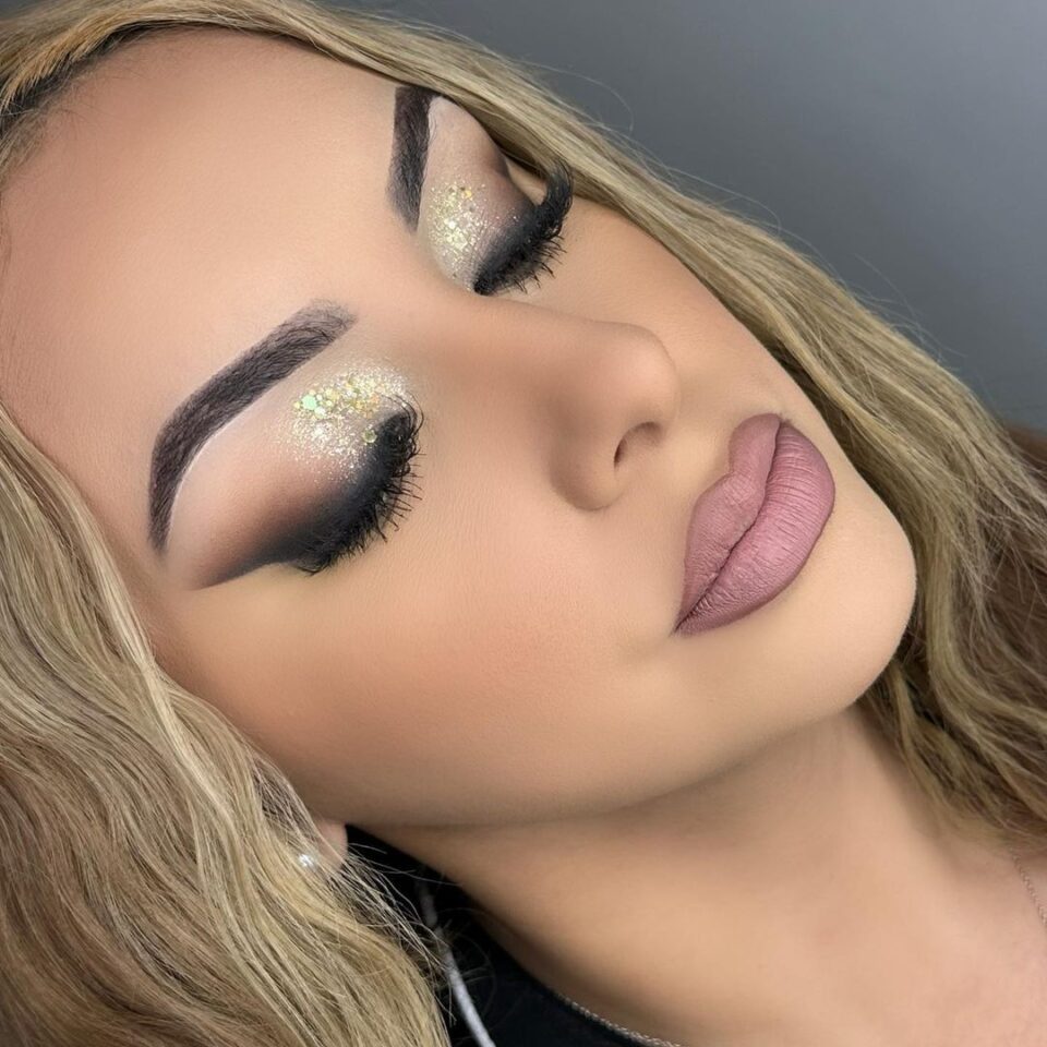 These Smokey Silver Eye Makeup Looks Are The Secret To A Full Glam Look