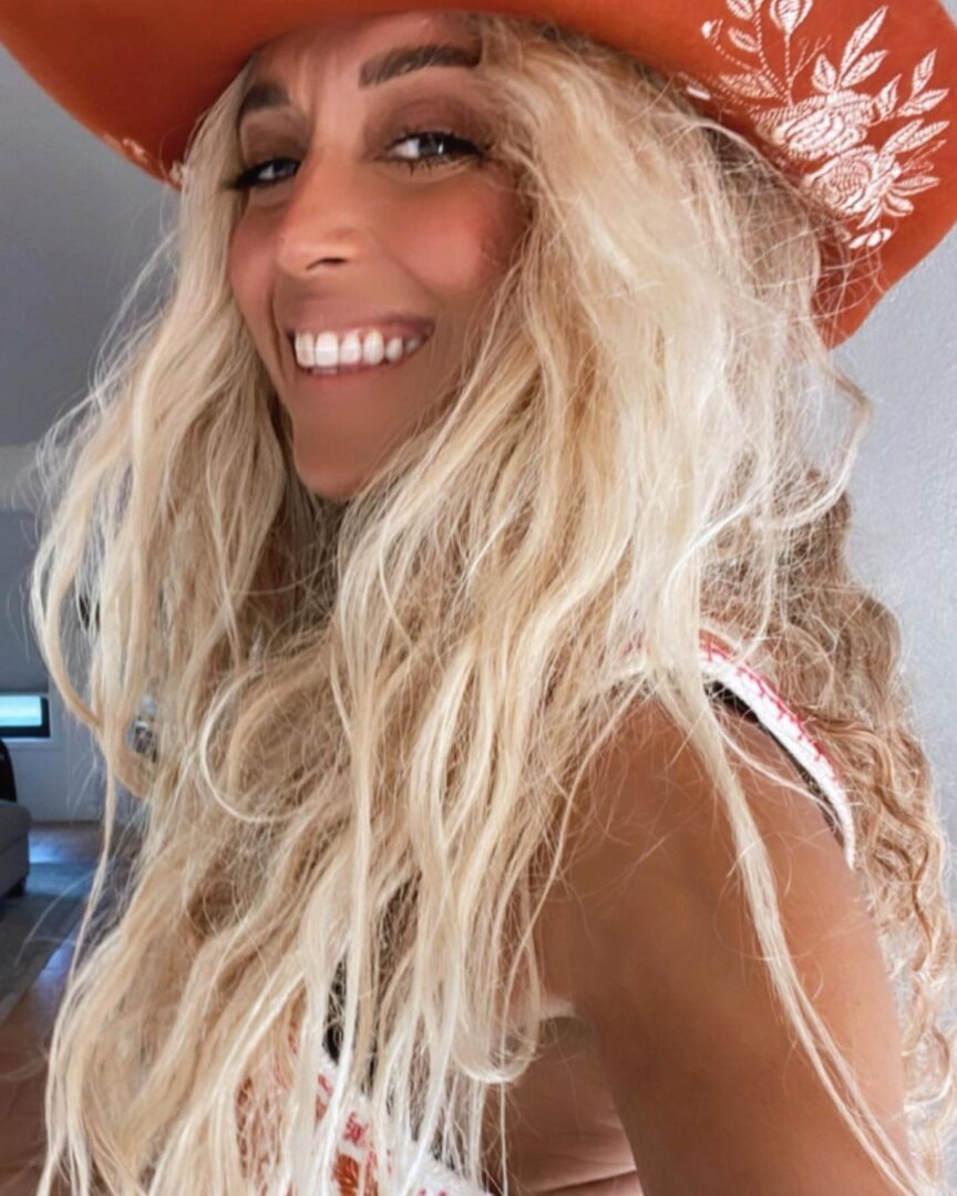 22 Effortless Pool Day Hair Ideas To Dive Into The Water With Style