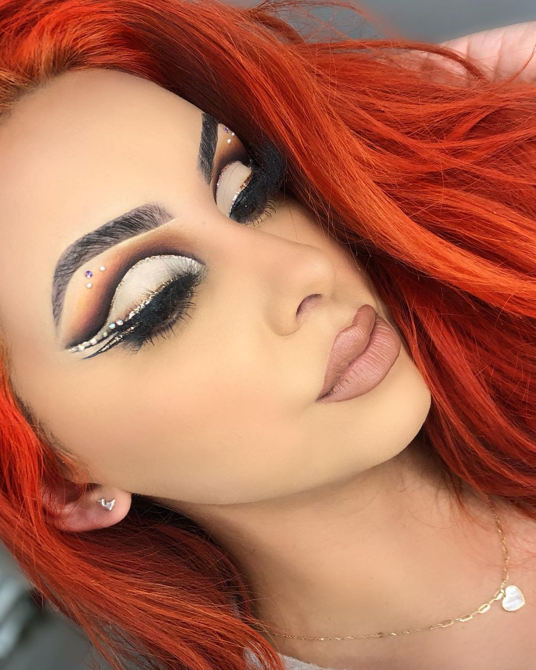 These Smokey Silver Eye Makeup Looks Are The Secret To A Full Glam Look