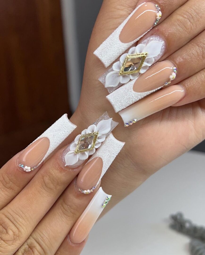 22 Bright August Nails To End The Summer Right