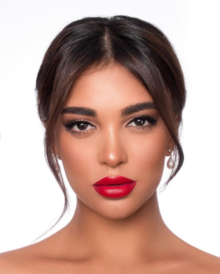 21 Cherry Red Lipstick Ideas To Take Your Makeup To New Heigths