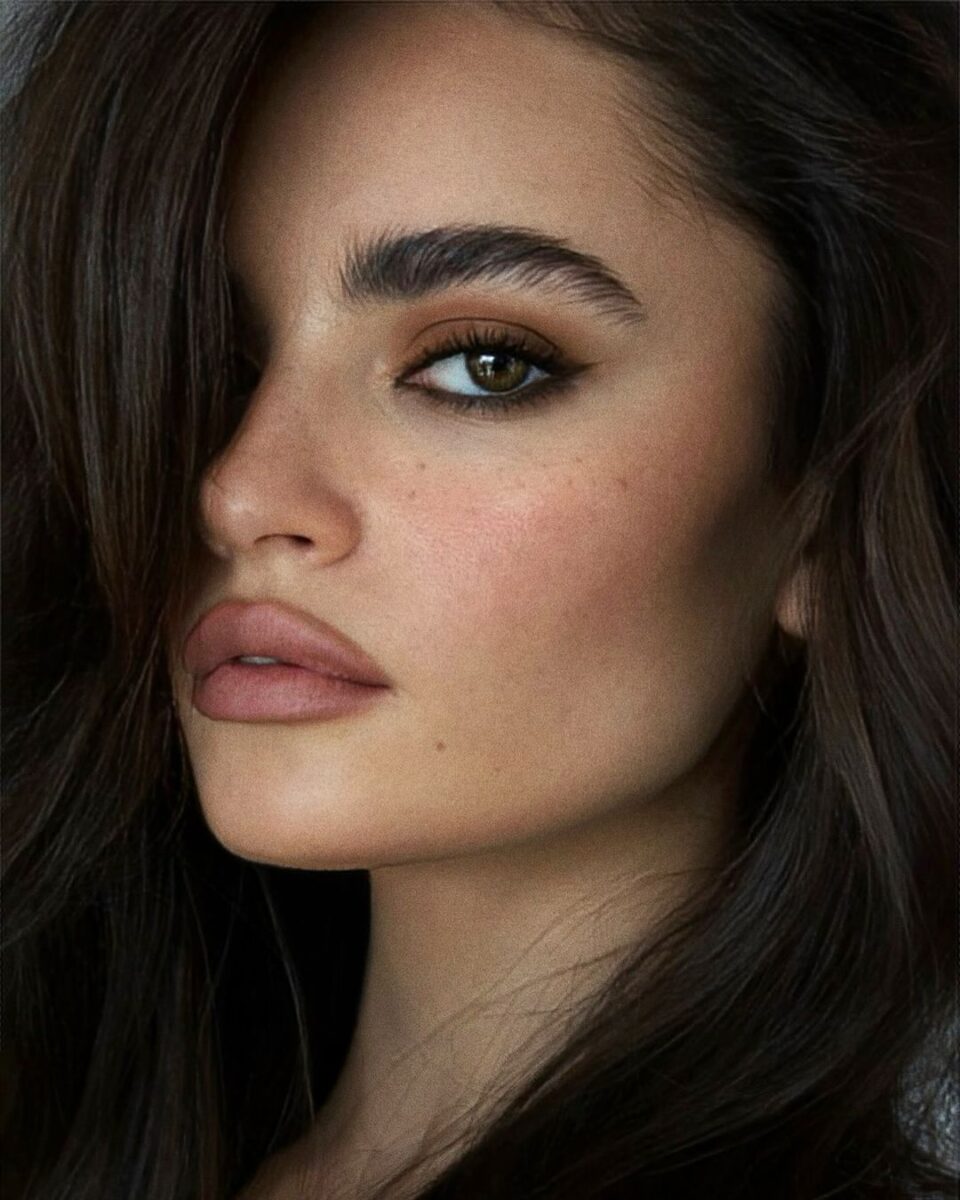 20 Glowy Dewy Makeup Looks For A Healthy And Wealthy Look