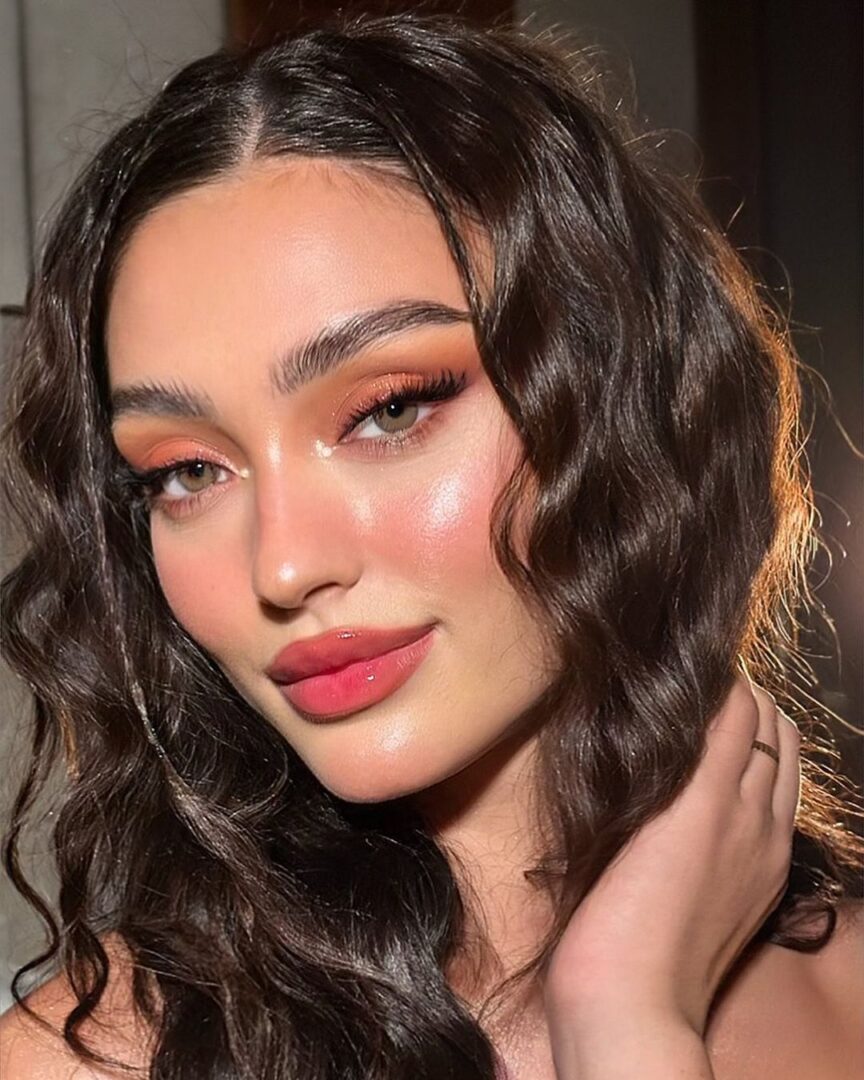20 Glowy Dewy Makeup Looks For A Healthy And Wealthy Look