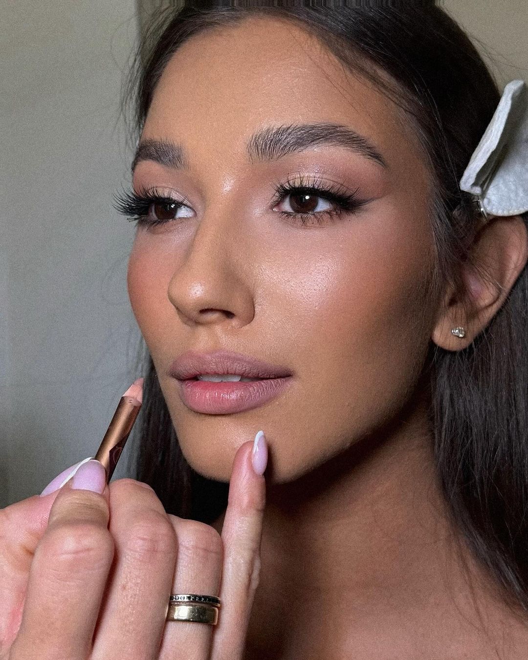 Soft Glam Makeup Is The Season's Trendiest Minimalist Look