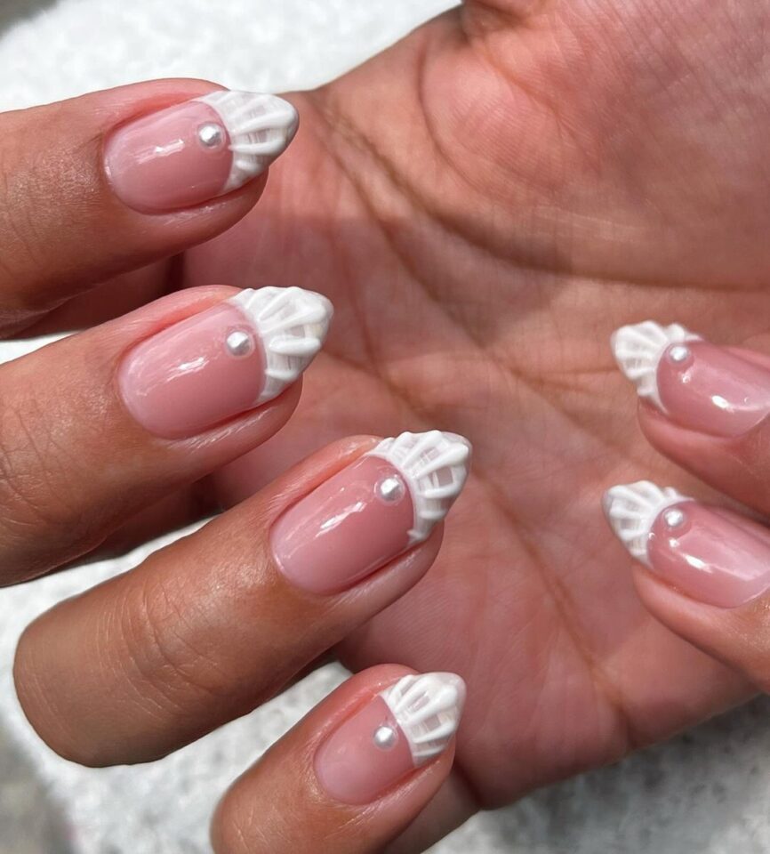 20 Cute And Chic Seashell Nails For A Spe-Shell Summer