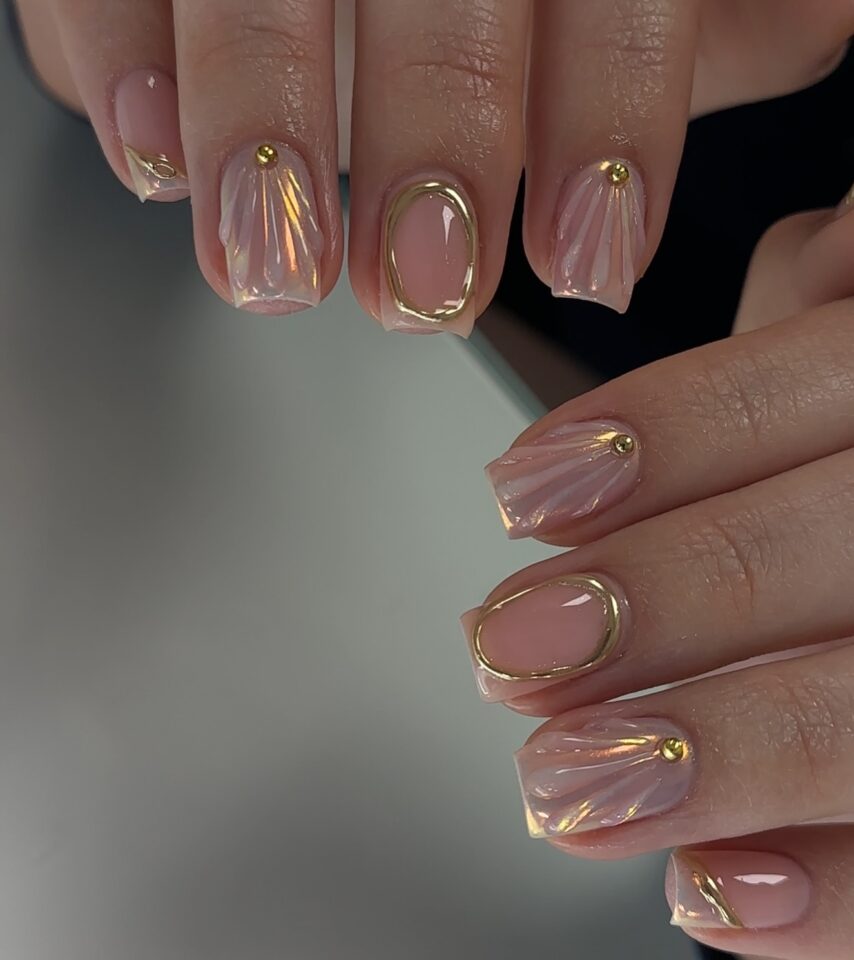20 Cute And Chic Seashell Nails For A Spe-Shell Summer