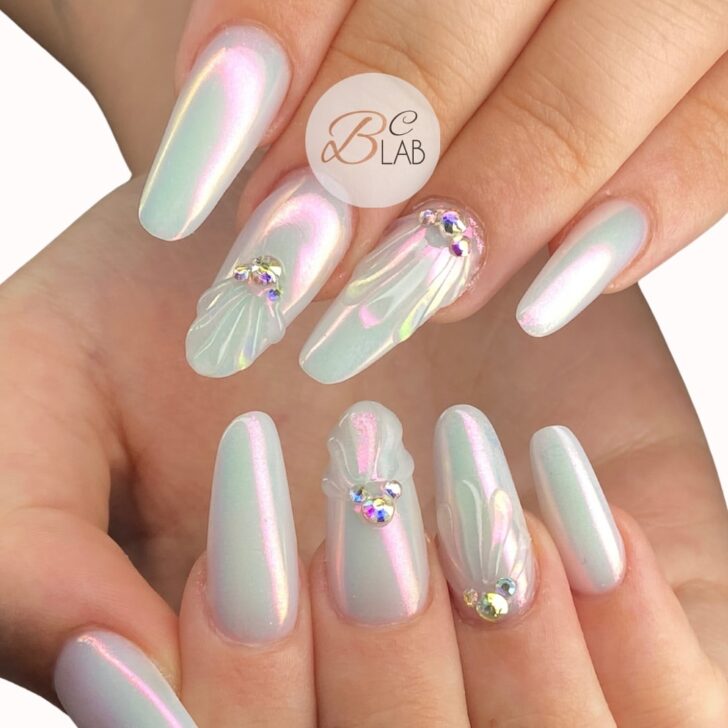 20 Cute And Chic Seashell Nails For A Spe-Shell Summer
