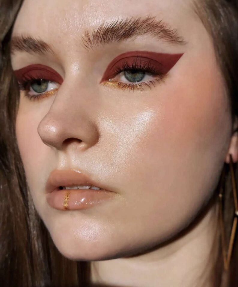 Dare To Be Different With Any Of These 20 Magnificent Burgundy Eye ...