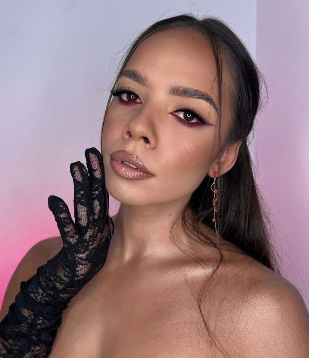 Dare To Be Different With Any Of These 20 Magnificent Burgundy Eye ...