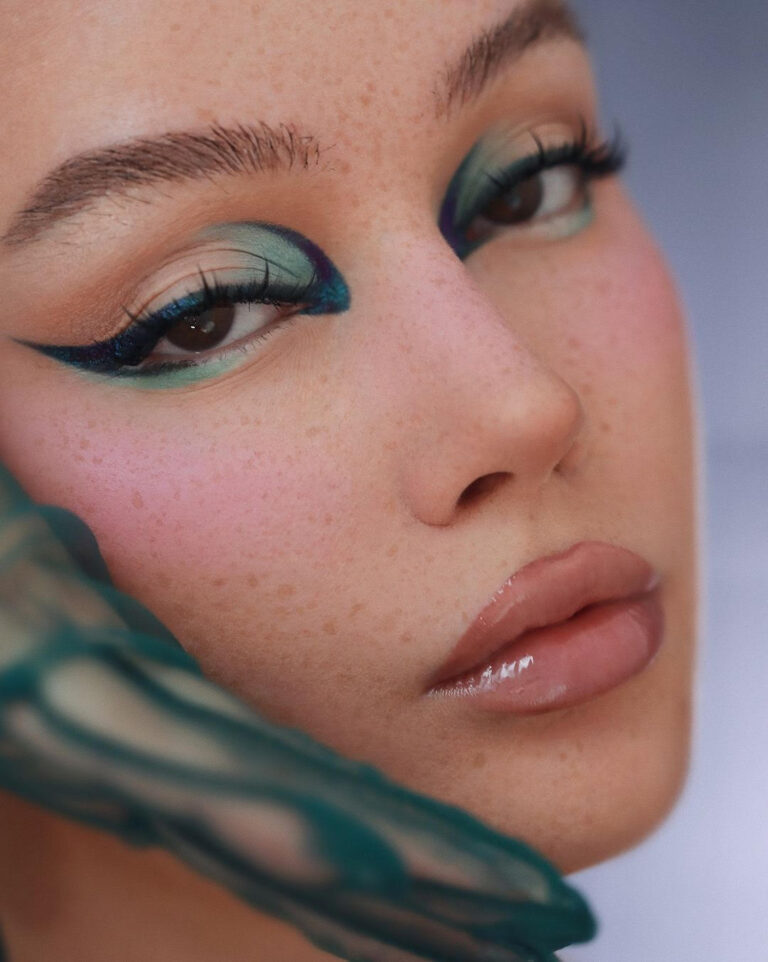 Make Your Face Pop With These 21 '80s Makeup Looks