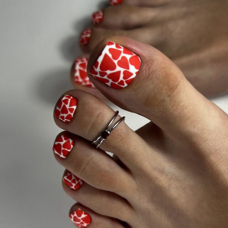 Toe-Mendeous Red Toe Nails That Make Your Eyes Pop