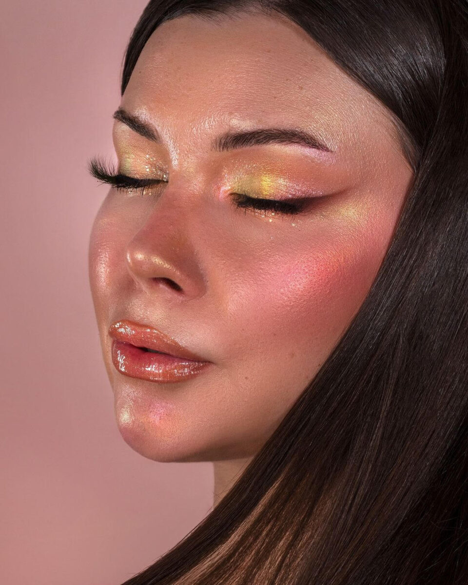 Make Your Face Pop With These 21 '80s Makeup Looks