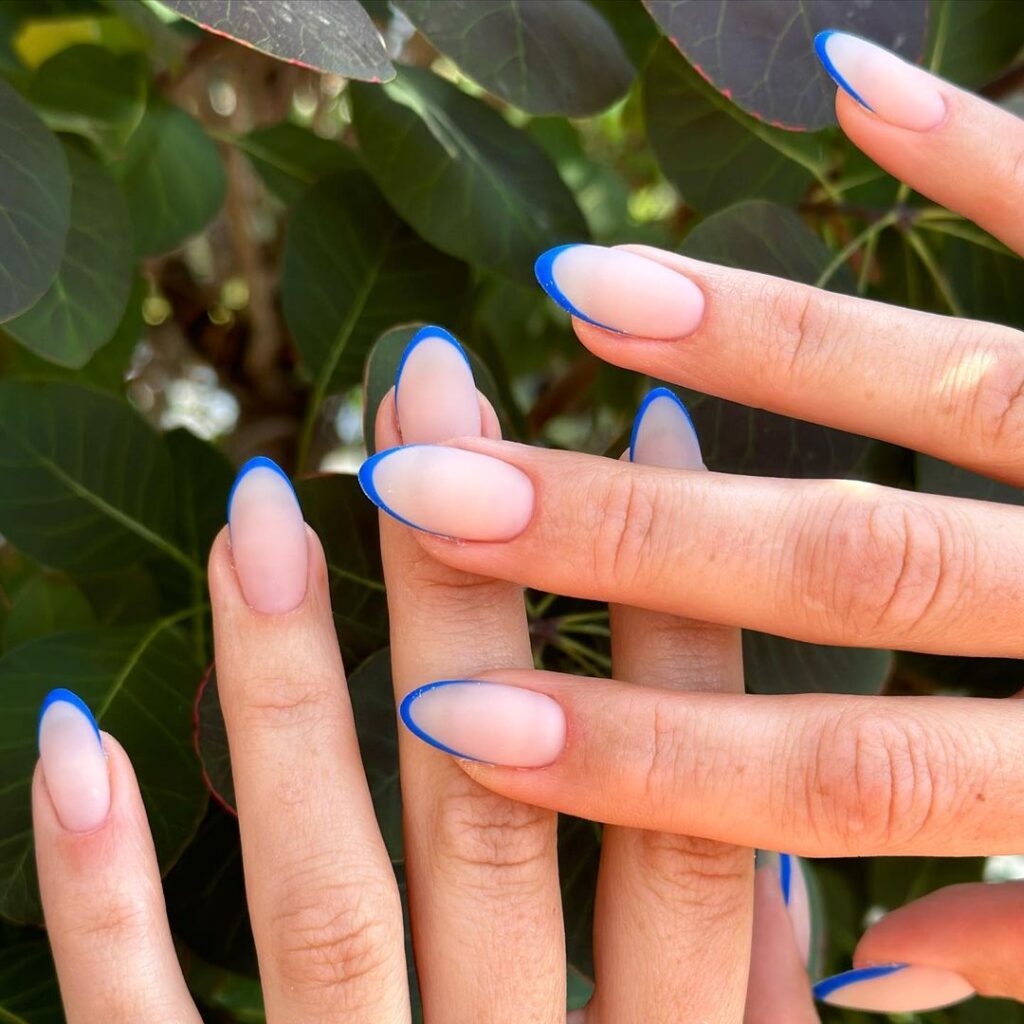 25 Micro French Manicure Designs Pour Faire Un Grand Tournant Sur Le ...