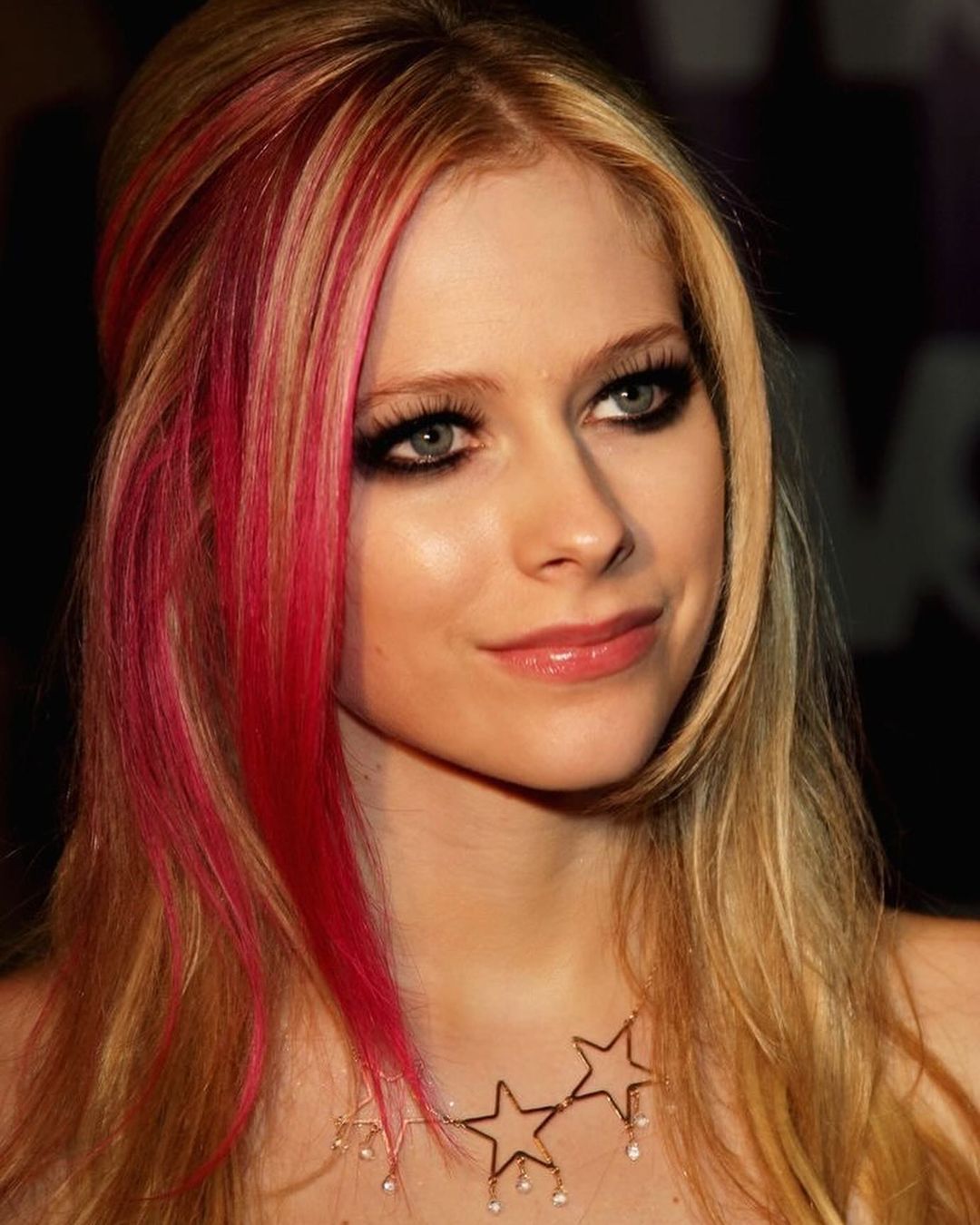 Discover The Punk-Rock Unicorn Aesthetic With These Avril Lavigne ...