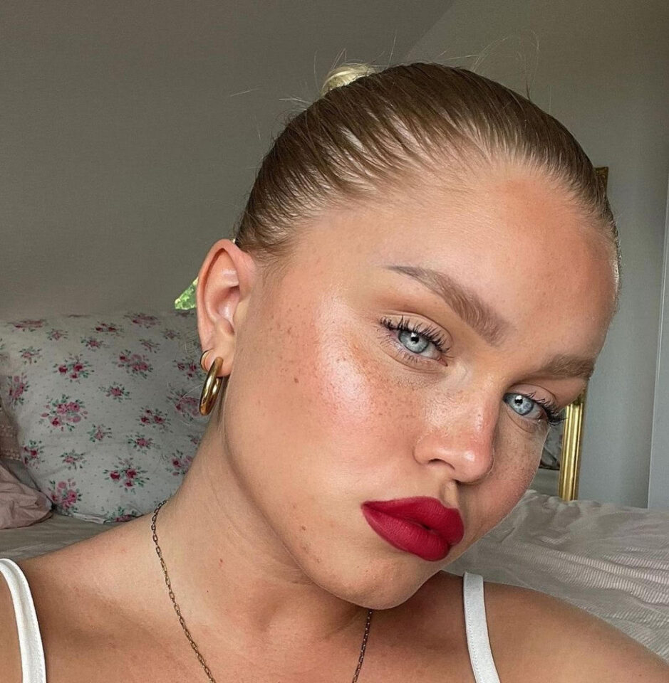 Make Your Face Pop With These 21 '80s Makeup Looks