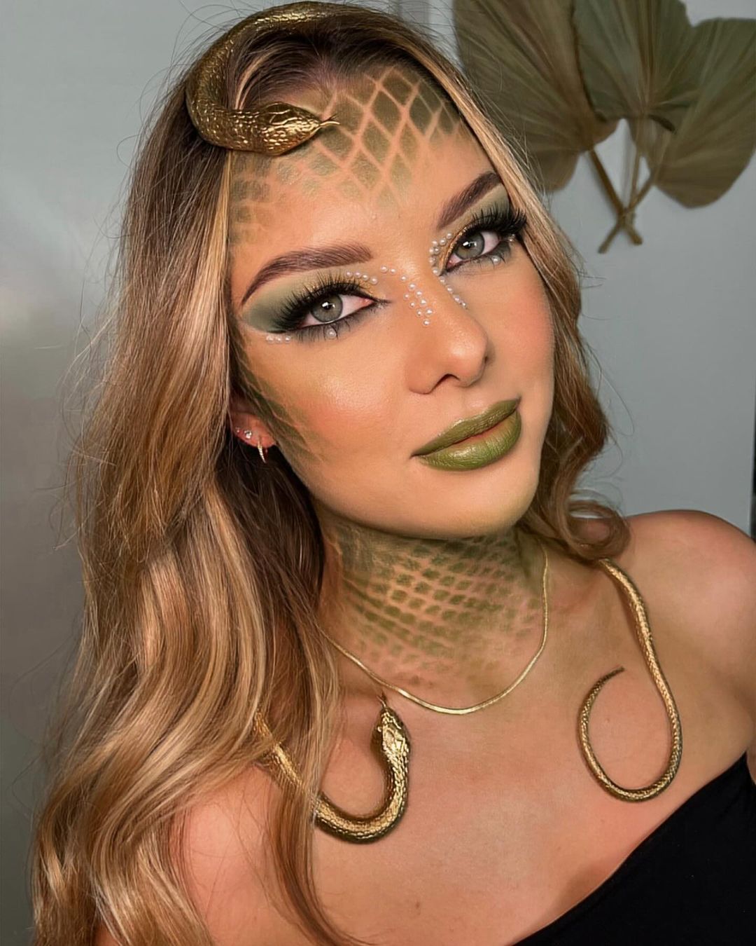 Ssslither Into Medusa Makeup With These Irresistible Serpentine Cunning ...