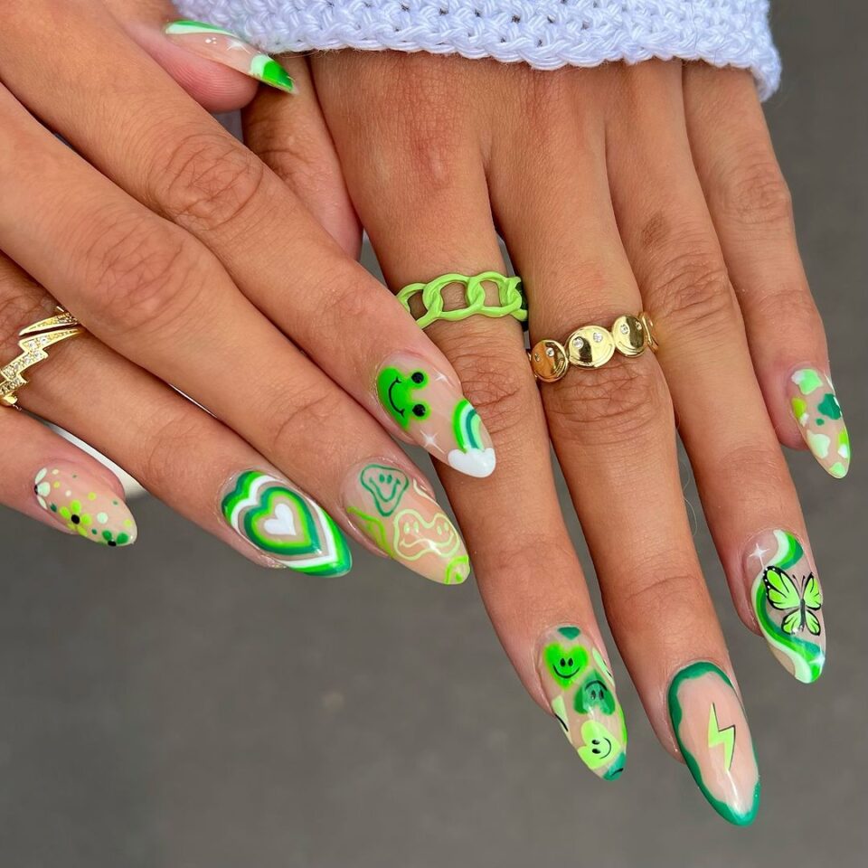 22 llamativos diseños de uñas verdes que deberían estar en tu radar
