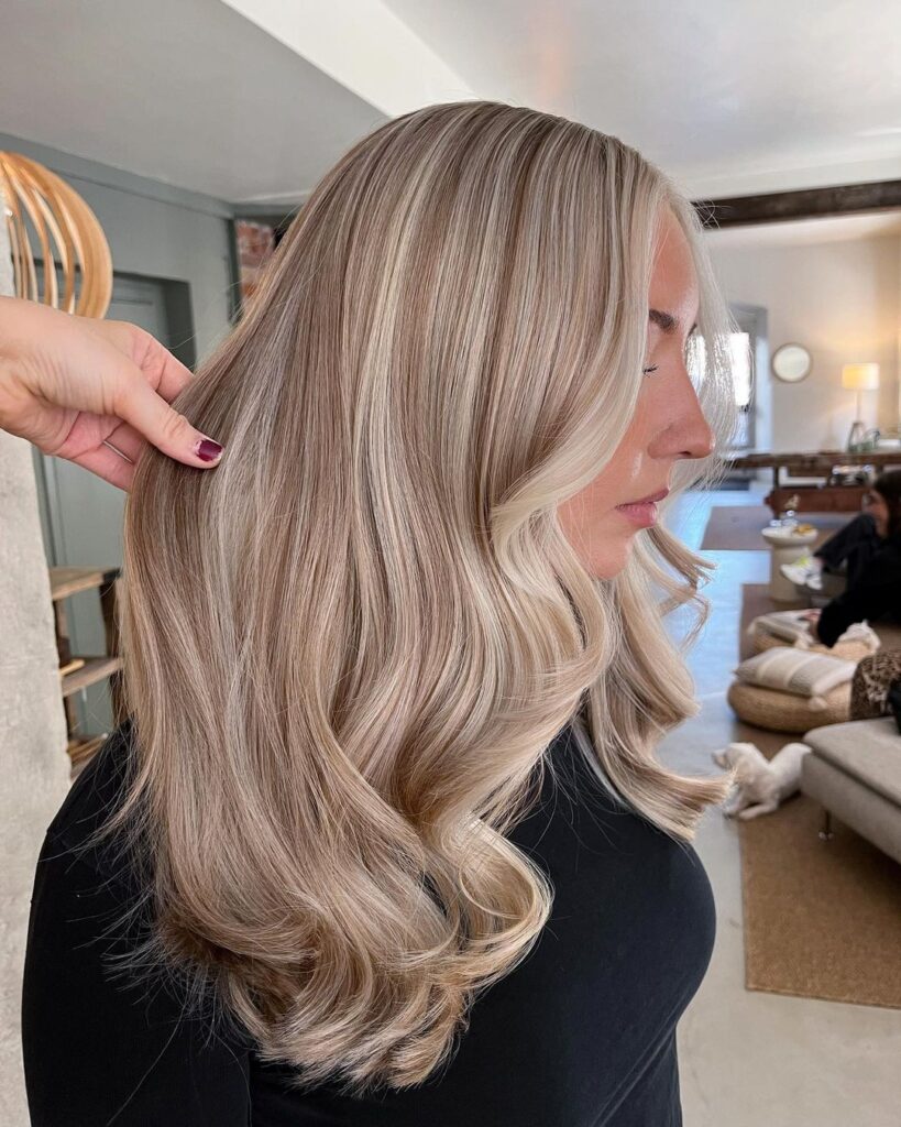Idées de coloration de cheveux blond-beige qui vont impressionner