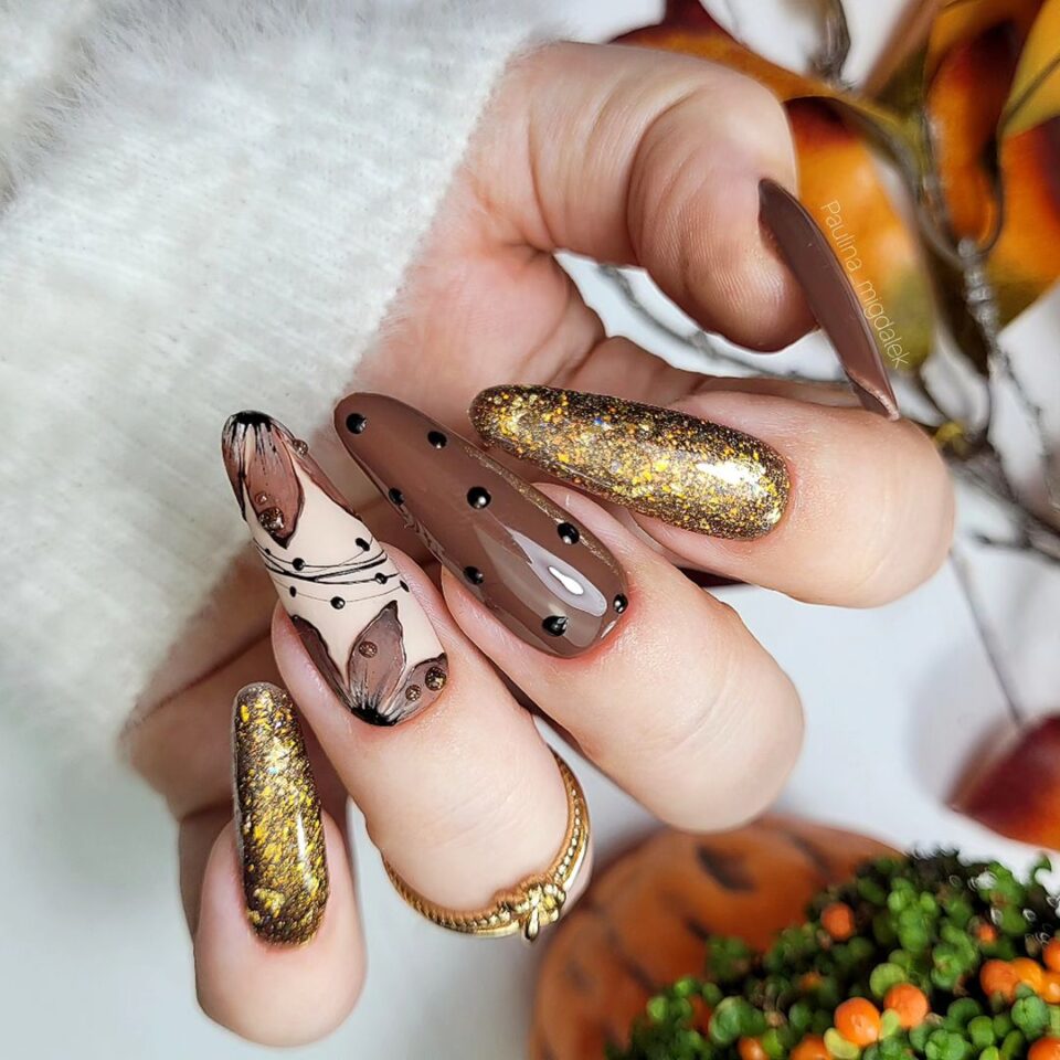 25 Luxurious Brown And Gold Nail Designs To Dazzle Your Style