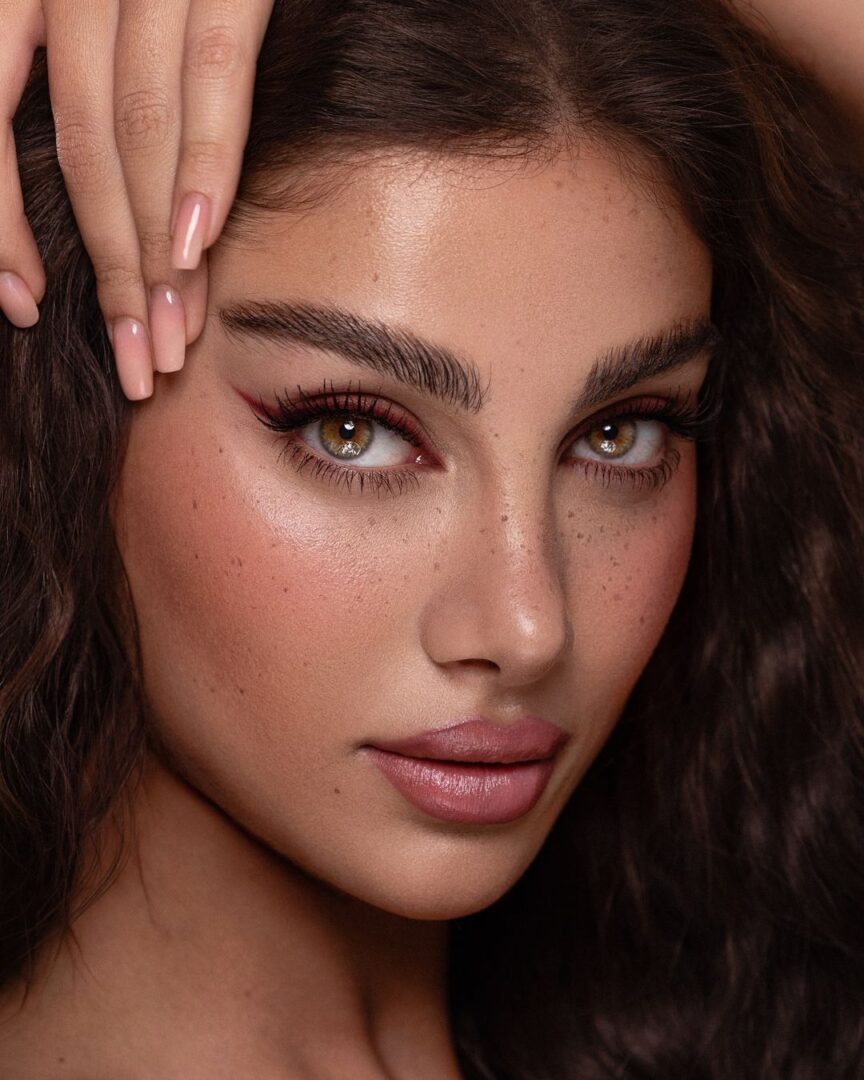 Hazel Eye Makeup To Shake Up And Wake Up The Beauty World