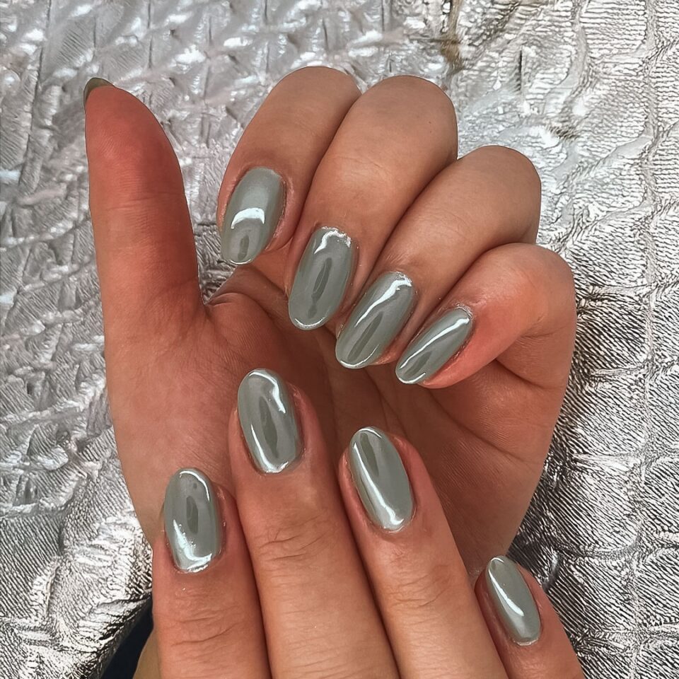 These Gray Nails Will Mold Your Nail Beds Like Slate Clay