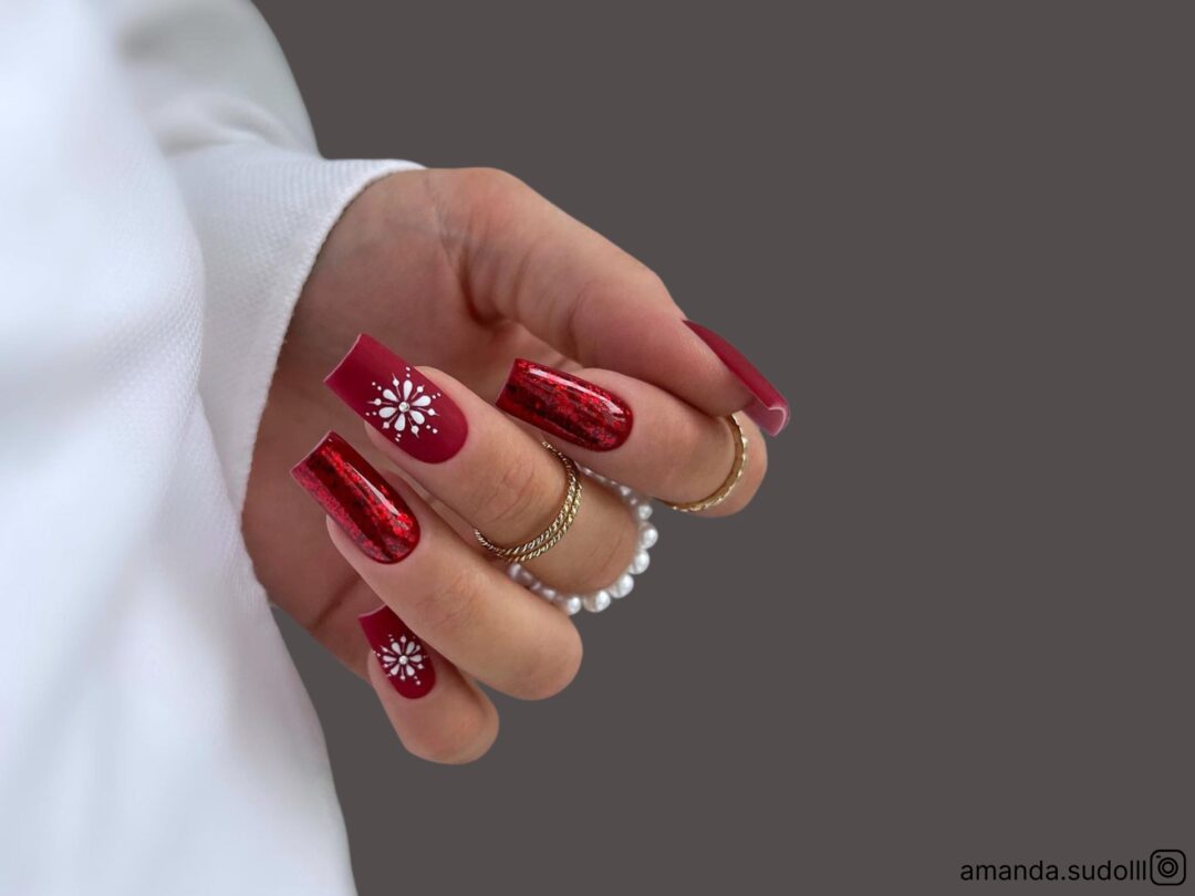 Ho Ho Ho-liday Christmas Nails That Get Your Glow On