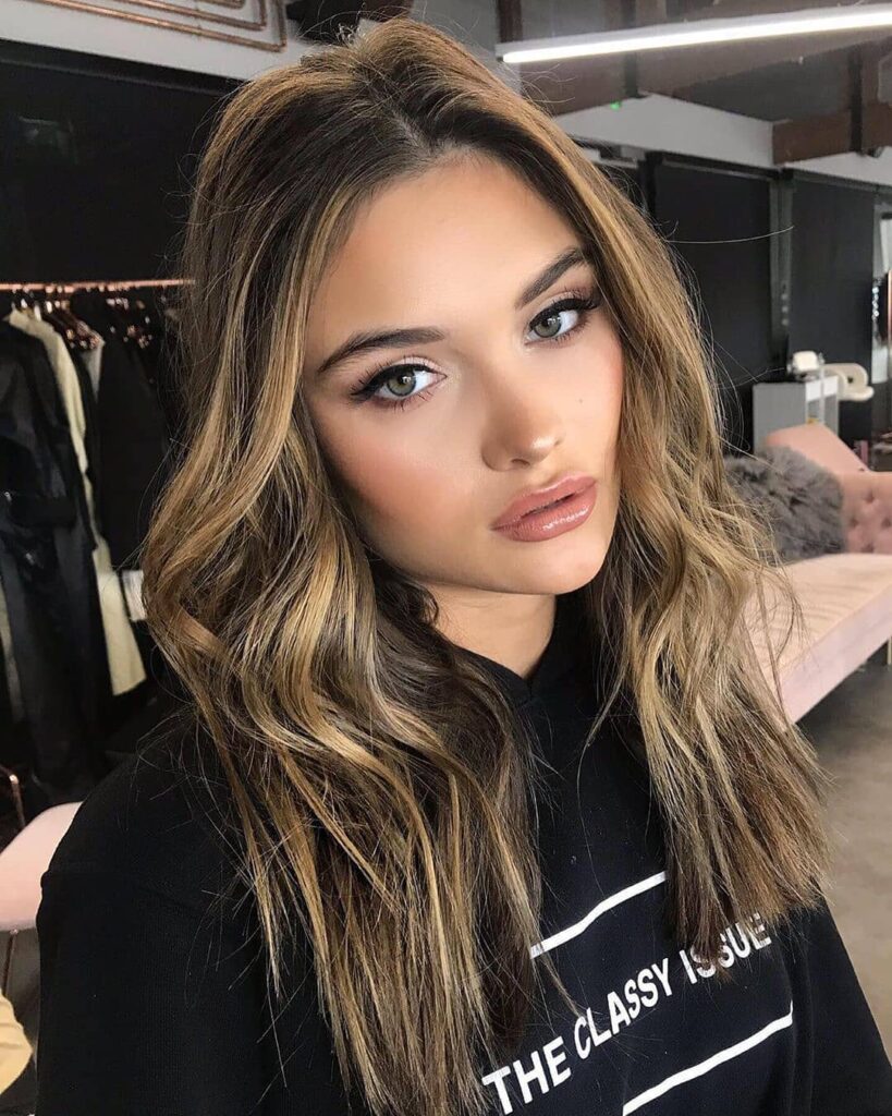 Try These Medium Length Haircuts For The Full Glam Effect