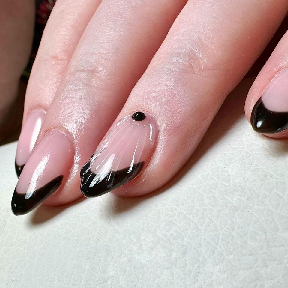 With These Black French Tip Nails You'll Need No Other Manicure Details
