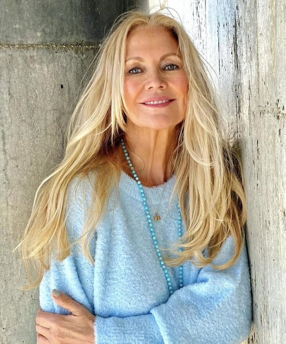 17 Stunning Long Hair Looks For Older Women, Plus 10 Bonus Styles That ...
