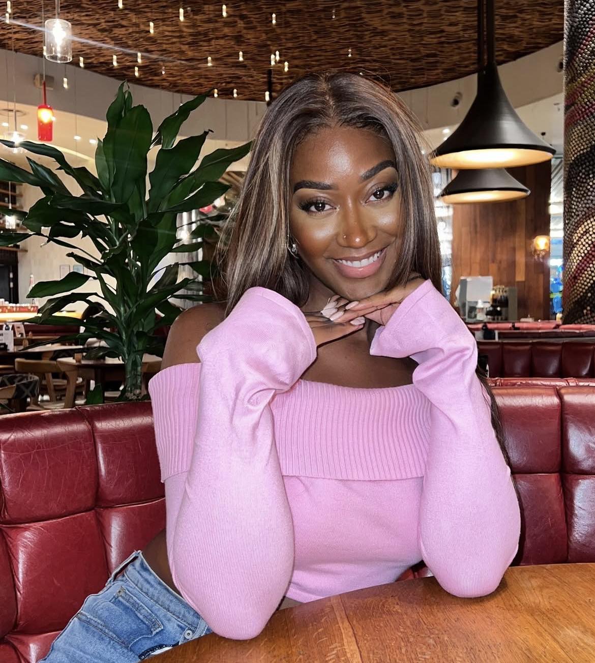 33 ideas de tintes de pelo para piel morena que elevarán tu look