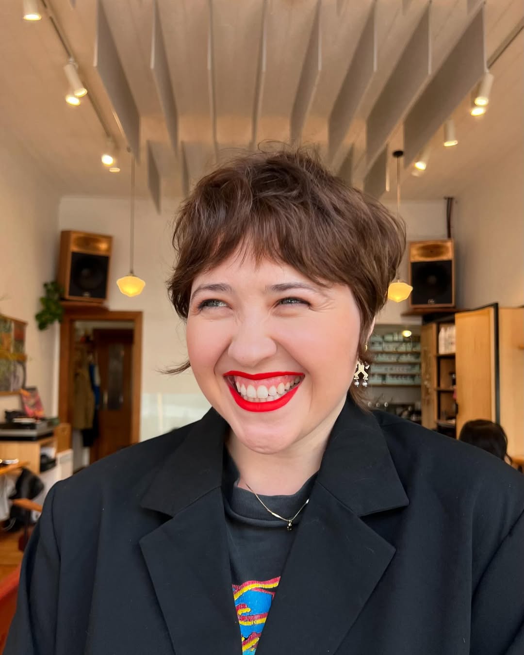 Avoid Dull Short Layers With These 33 Feathered Pixie Cuts That Bring ...