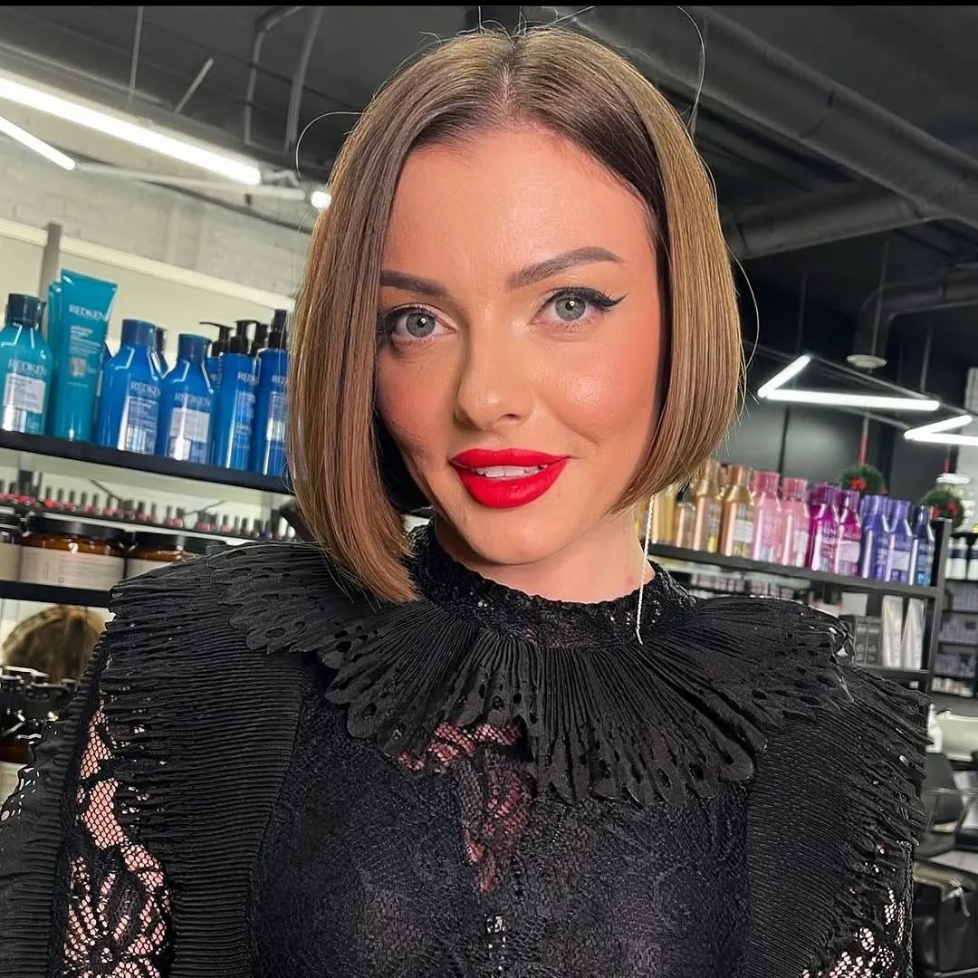 Define Your Jawline And Tuck Away Any Chin Sag With These 31 Chin ...