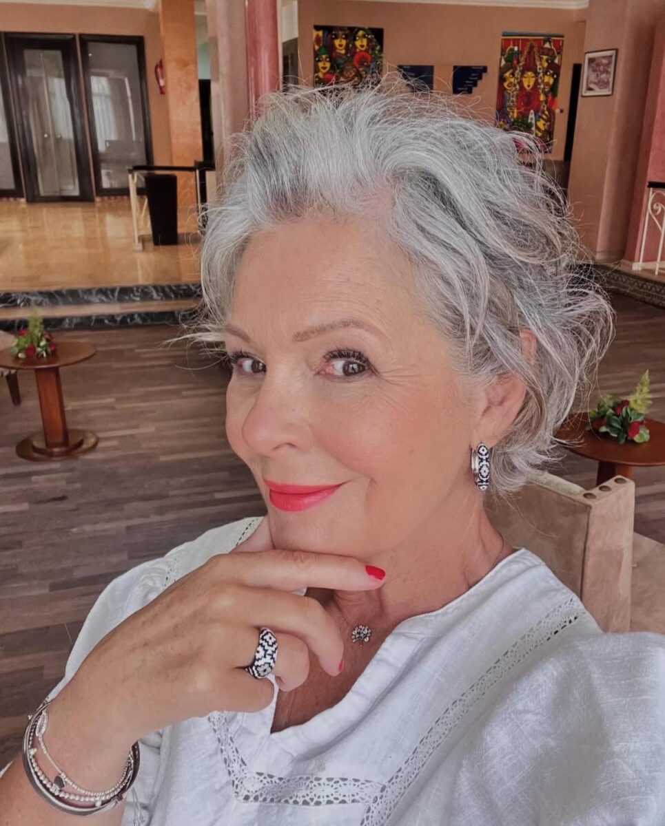 Ever Thought About Wedge Haircuts For Older Women? Here Are 33 Stylish ...