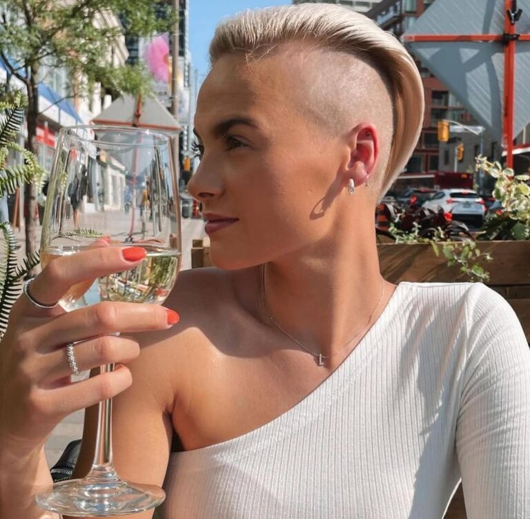30 Stylish Undercut Pixie Cuts You’ll Be Dying To Try Now