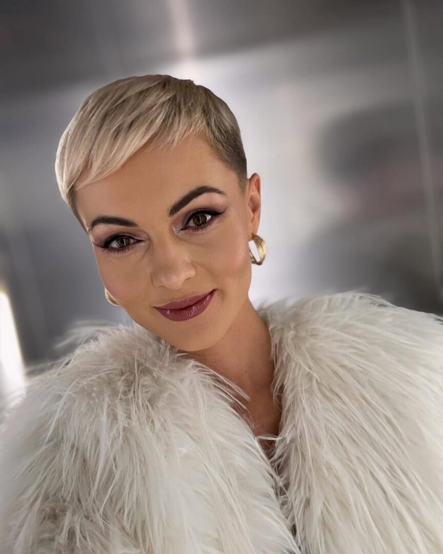 31 Pixie Haircuts With A Side Part That Will Complement Any Style