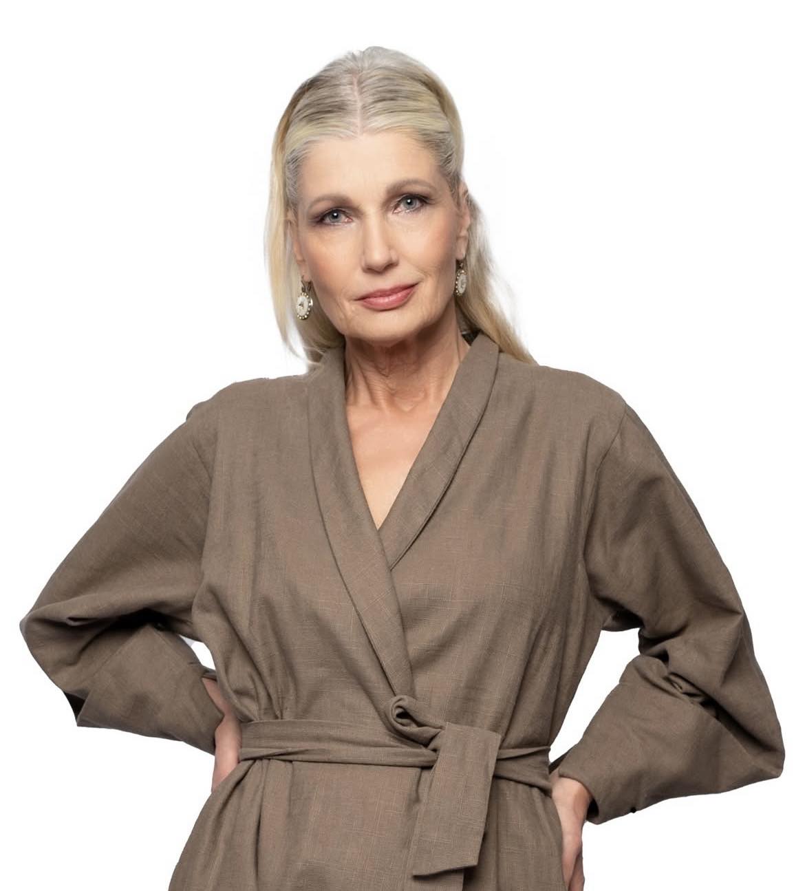 31 Best Hairstyles For Women Over 60 With Round Faces