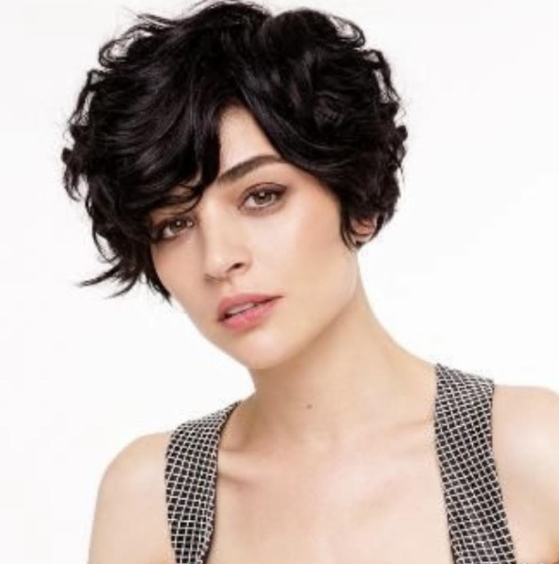 Bring Out Your Edgy Side With These 31 Wavy Pixie Cut Hairstyles